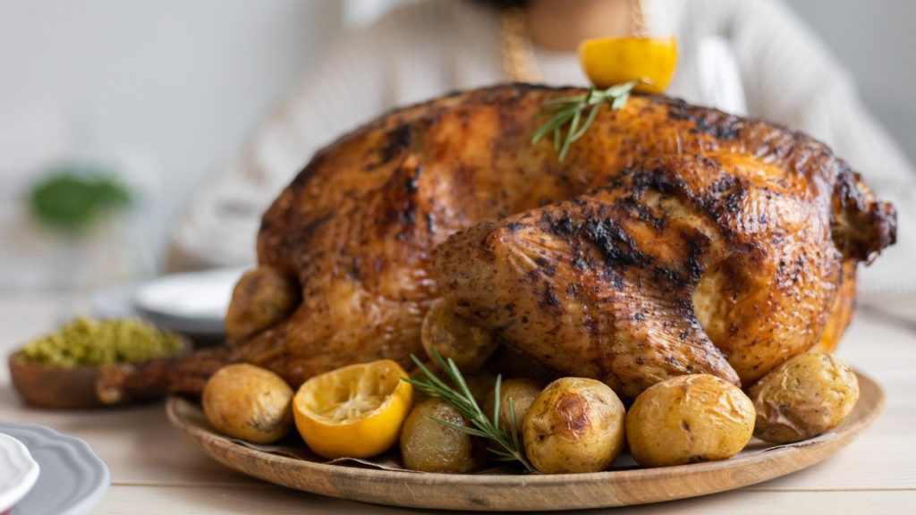 Fan del pollo rostizado? Comer la piel del pollo es excelente para la salud