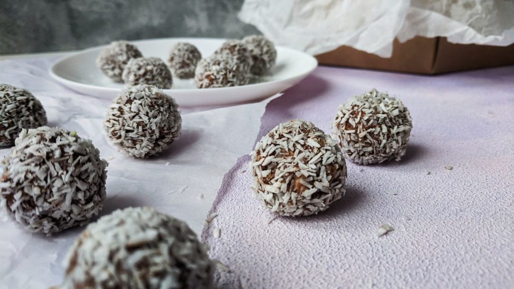 Cómo hacer trufas de chocolate amargo con coco: Postre fácil – Viviendo ...