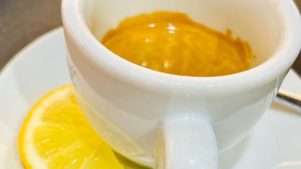 Café con limón antes del desayuno? Sus beneficios te harán amarlo