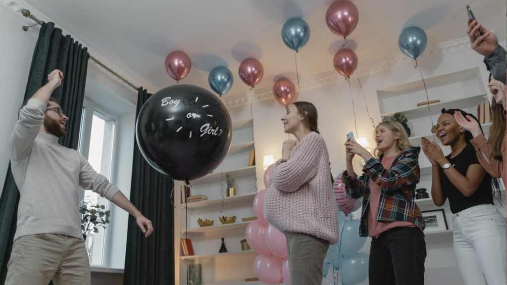 Doctor tacha de crueles y machistas a las fiestas de revelación de género
