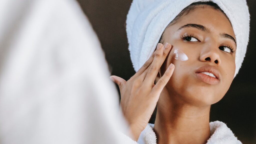 Cómo convertir tu crema Nivea en un remedio antiarrugas para la noche ...