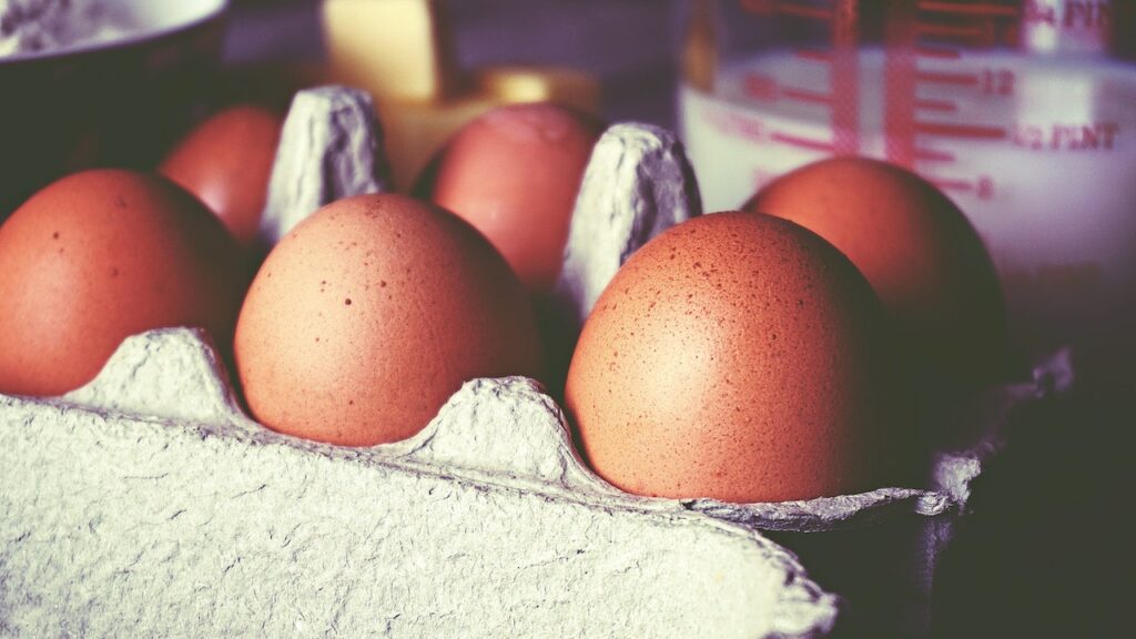 ¿Cómo reconocer los huevos echados a perder antes de ponerlos en el sartén?